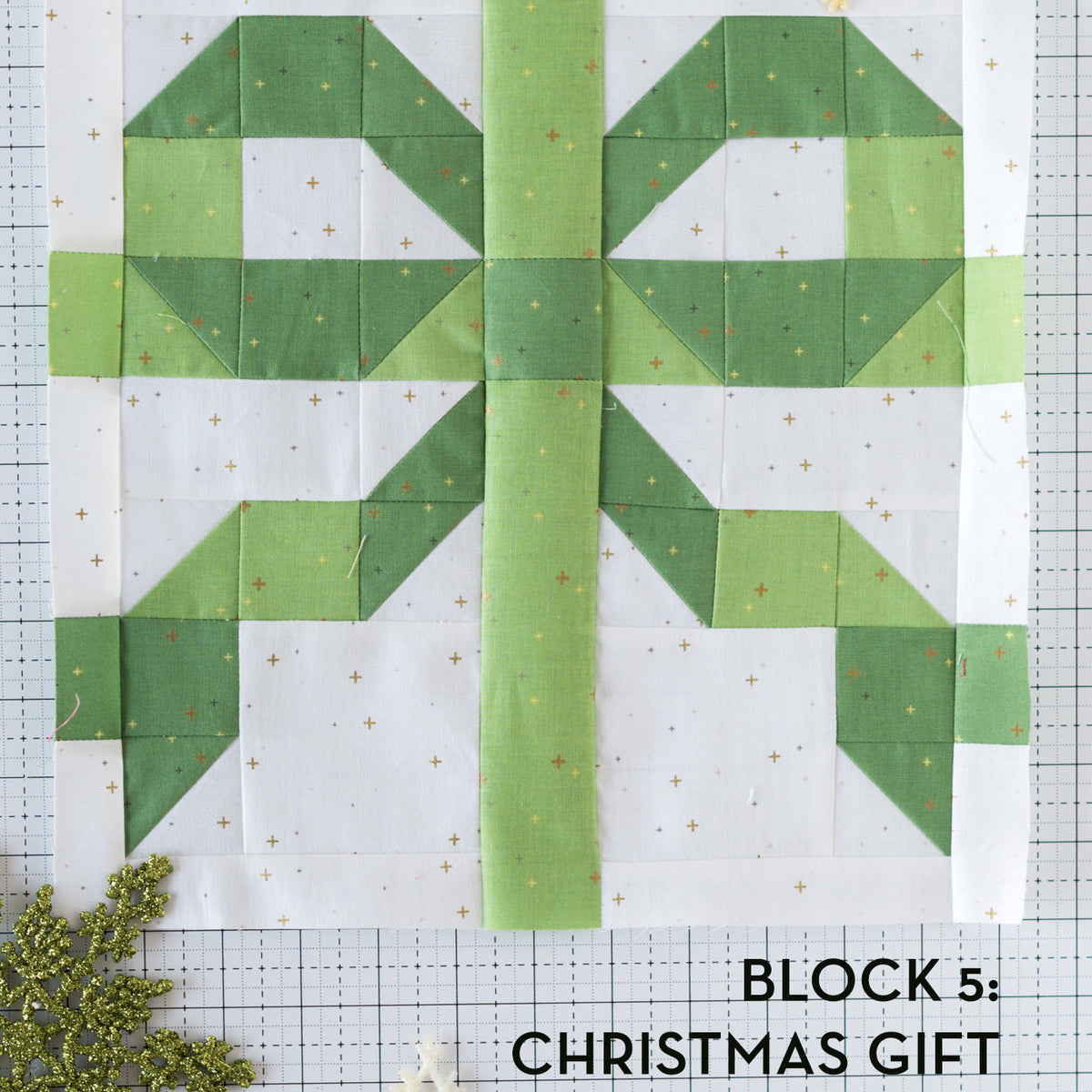 Christmas Bow Quilt Block Pattern for Festive Friends Christmas Quilt ...